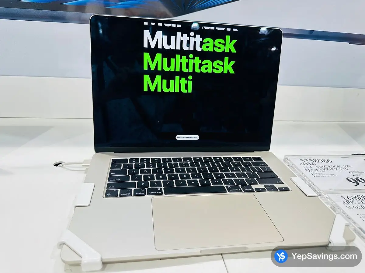 APPLE 15.3 " MACBOOK AIR M3 STARLIGHT MRYR3LL / A at Costco South Saskatoon